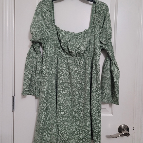 Le Lis | Dresses | Le Lis Green Pleated Sundress With Bishop Sleeves ...